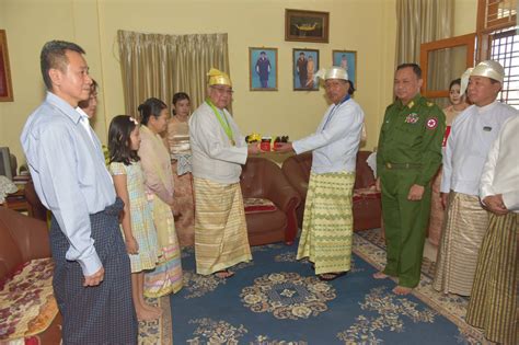 နိုင်ငံတော်စီမံအုပ်ချုပ်ရေးကောင်စီက ချီးမြှင့်သည့် ဘွဲ့တံဆိပ်များအား အဝေးရောက်လက်ခံရယူသည့