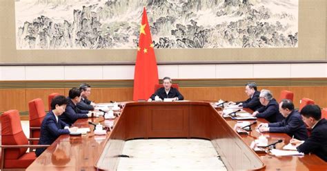 នាយករដ្ឋមន្ត្រីចិនសង្កត់ធ្ងន់ទៅលើការកែលម្អបរិយាកាសធុរកិច្ច និងជំរុញភាពរឹងមាំទីផ្សារ ក្រសួងព័ត៌មាន