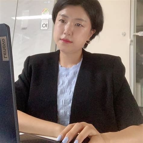 에어비앤비 얼룩 제거 팁 표면에서 피 얼룩을 제거하는 효과적인 방법입니다 1 찬물 사용하기 먼저 찬물로 얼룩을 적셔주세요 뜨거운 물은 피를 응고시켜 제거하기 더