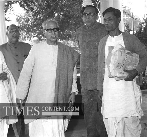 Ajay Mukherjee News Photo Ajay Mukherjee Center Vete