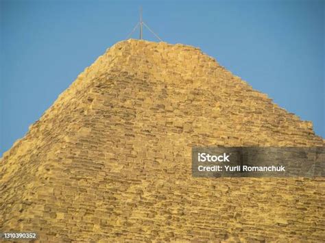 또한 쿠푸의 피라미드 또는 Cheops의 피라미드로 알려진 기자의 위대한 피라미드의 상단 기자 피라미드 이집트 카이로 기자 기자 플랫에서 피라미드의 전망 0명에 대한 스톡