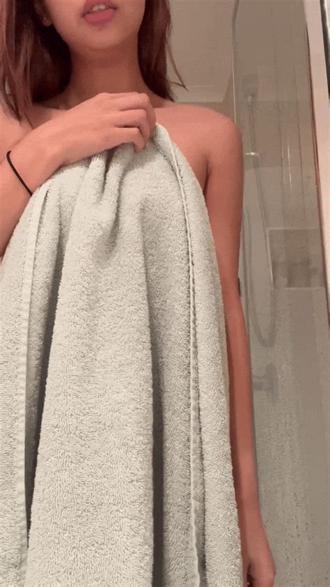 Oops.. didn’t mean to drop my towel! : r/AsianHotties