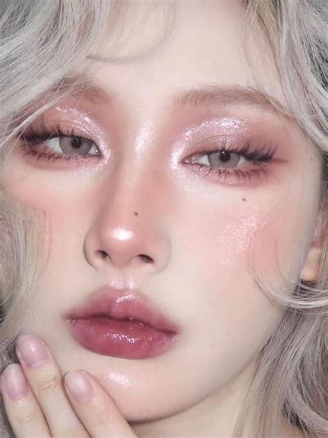 12 Glitter Eyeshadow Looks To Sparkle This Holiday Season Artofit