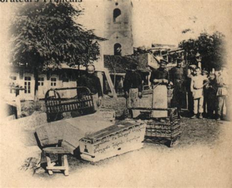 ჩაფიქრებული ვჩერდები აკვნებისა და კუბოების წინ რომლებსაც ერთი და იგივე კაცი ამზადებს” ბარონ