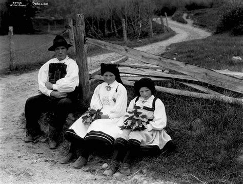 Folk I Bunad Valle Setesdal Historier No