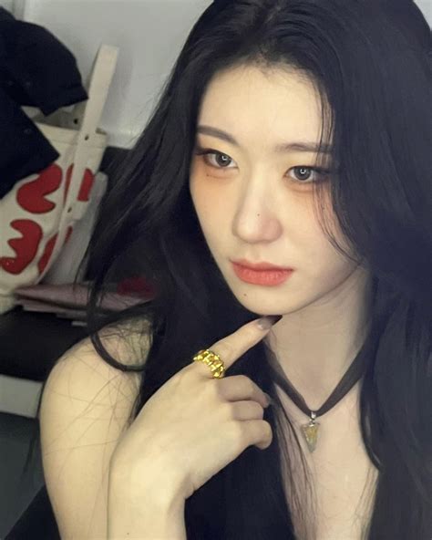 Itzy Pics On Twitter Itzy Cheshire Kpop