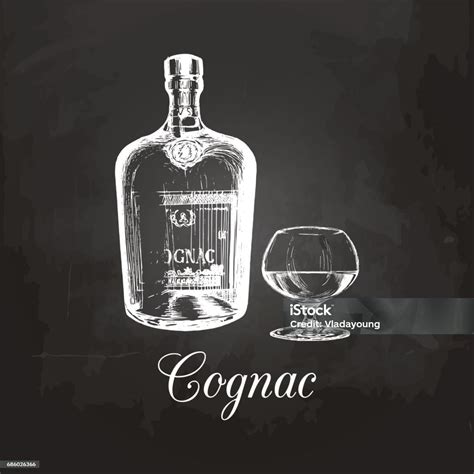 손으로 스케치 코냑 병 및 유리입니다 브랜디는 칠판에 설정의 벡터 그림입니다 빈티지 알콜 음료 메뉴 디자인 개념에 대 한 바 레스토랑 등 0명에 대한 스톡 벡터 아트 및