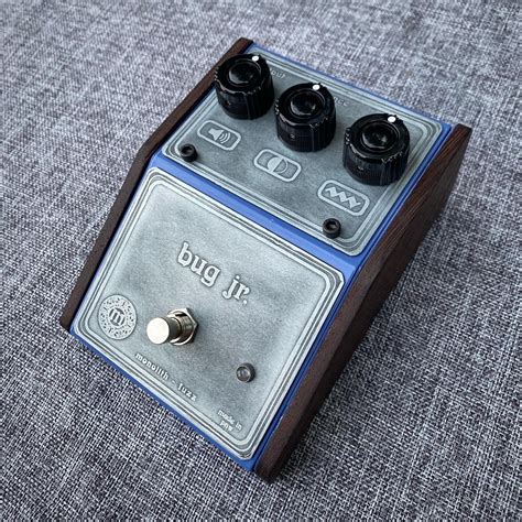 Bug Jr Silicon Sustain Violet Rams Head Monolith Fuzz