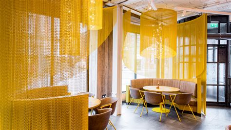 Kriskadecor S Chain Link Partitions Aid Social Distancing In Shared Interiors