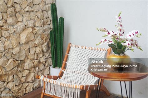 현대적인 인테리어가 돋보이는 매력적인 실내 오아시스 휴식과 성찰을 위한 고요한 공간 0명에 대한 스톡 사진 및 기타 이미지 0명 가구 꽃병 Istock