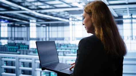 Free Photo System Administrator In Data Center Running Error Checking