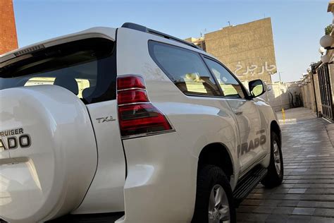 تویوتا پرادو دو در 4 سیلندر کارکرد ۲۰۰هزار کیلومتر بدنه چند لکه رنگ