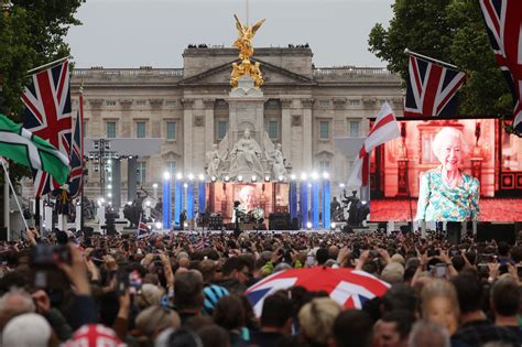 The 8 Biggest Moments From The Platinum Jubilee Party At The Palace Vogue