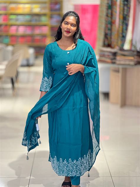 Hand Kantha Embroidery Detailed Muslin Finish Kurta Set Fw342 Aham