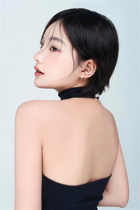 Ceri Thu Hà Thương Ngày Nắng Về Cô nàng biến hóa đầy màu sắc