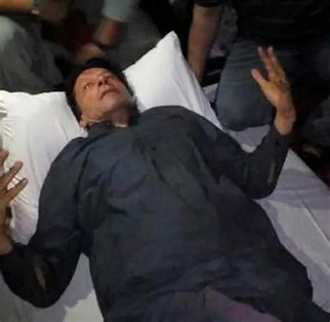 Vorwurf Des Verrats Zehn Jahre Haft Für Pakistans Ex Premier Imran