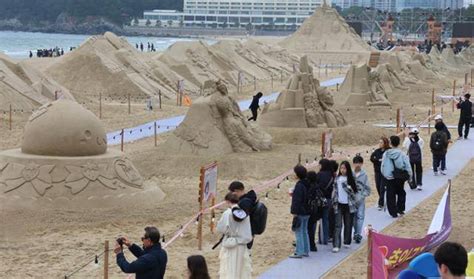 로제의 아파트 단군신화…모래조각으로 만나는 K컬처 해운대 모래축제 오늘 개막