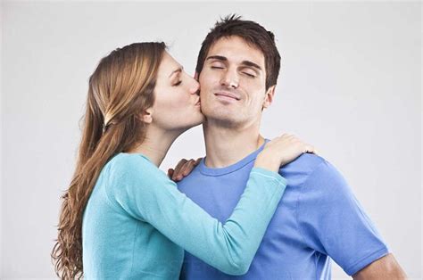 Kelemahan Cowok Saat Ciuman Bibir Ke Pasangannya Cewek Harus Tahu Stylo