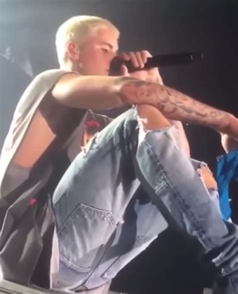 Justin Bieber Cries In Concert Over Christina Grimmie The Hollywood Gossip