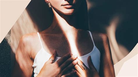 Body Checking Yet Another Problematic Tiktok Trend Glamour Uk