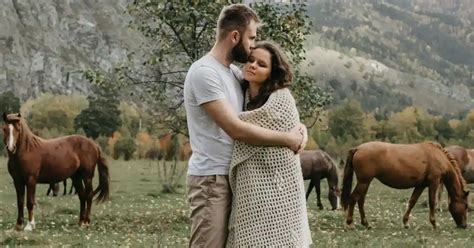 8 Revealing Signs Of A Woman With Trust Issues Exposed