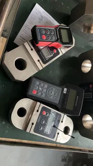 wireless dynamometer load cell with shackles and wireless display