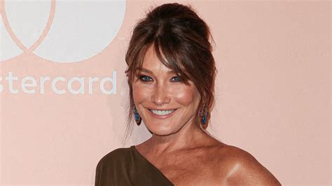 Carla Bruni Ans Topless Sous Une Outrageuse Robe Translucide Elle Fait Sensation La