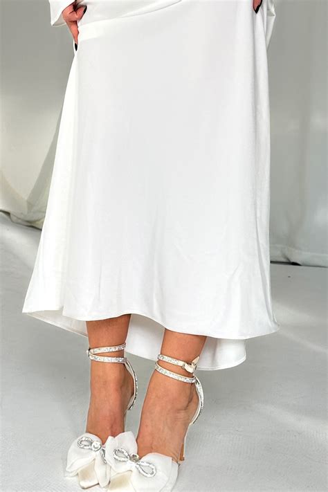 Молочна шовкова сукня максі