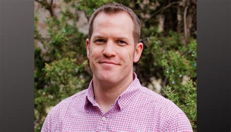 Conheça Dan Mcclellan Tiktoker E Supervisor De Tradução Das Escrituras