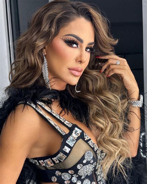 Ninel Conde Luce Su Escultural Figura Y Eleva La Temperatura De Las Redes