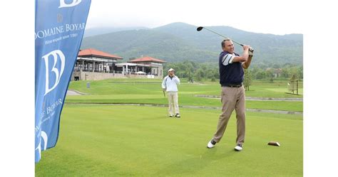 Баскетлегенда и племеникът му триумфират на голф