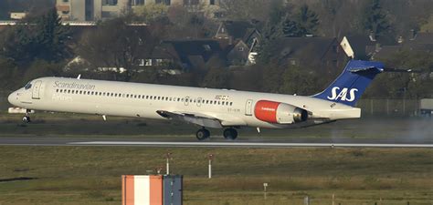 Aircraft Performance Database > MD90