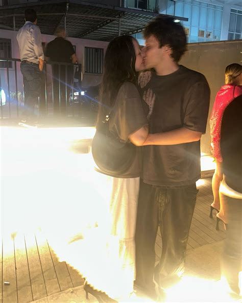 Noah Cyrus Is Engaged To Fashion Designer Pinkus See The Ring