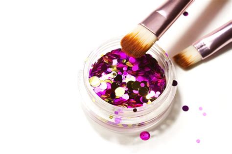 흰색 배경 브러시로 손톱 디자인을 위한 색된 동그라미 색종이 개인 장식품에 대한 스톡 사진 및 기타 이미지 개인 장식품