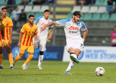 კარლო ალვინო კვარაცხელია და ბესტი თვისებებით განსხვავდებიან