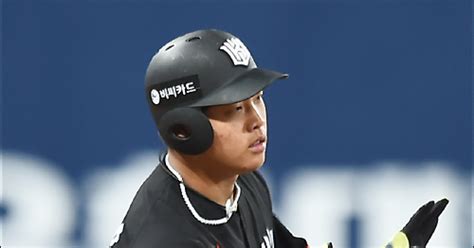 Kt 강백호 파울타구 처리하다 손바닥 찢어졌다