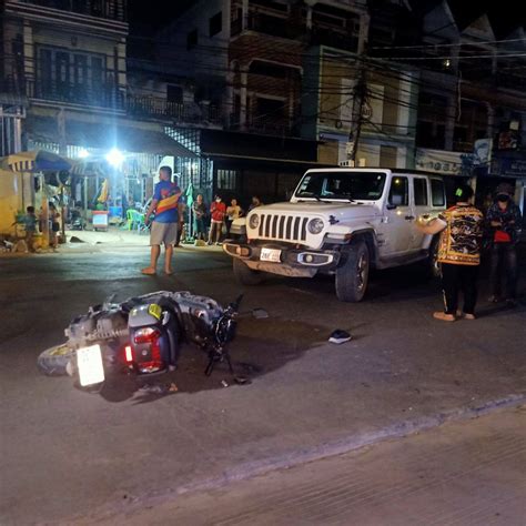 ខ្លាំងមែន ស្ត្រីជនជាតិចិនជេីងខ្លាំងម្នាក់បើករថយន្តស៊េរីទំនើប