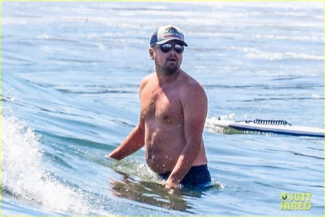Leonardo Dicaprio Looks Like He S Having A Great Time During His Shirtless Beach Day Photo