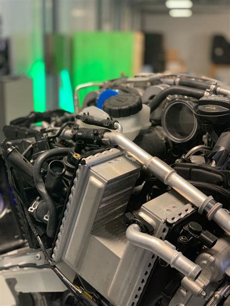 BP Europe AMG M177 4 Liter V8 Bi-Turbo Schnittexponat mit Antrieb - PS ...