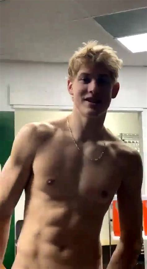 Boy Shows Dick In Locker Room ThisVid