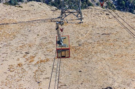 터키 안탈리아 지방의 타탈리 산 꼭대기로 이어지는 로프웨이의 케이블카 0명에 대한 스톡 사진 및 기타 이미지 0명 경관