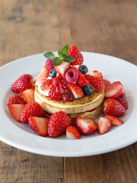 شیک ترین مدل های تزیین پنکیک خانگی با میوه