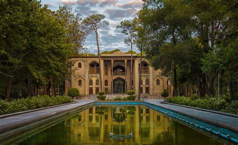 hasht behesht strolling through history in isfahan to iran tour