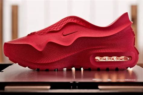 کفش نایکی ایر مکس ۱۰۰۰ تقریباً به‌طور کامل با چاپ سه‌بعدی ساخته شده است