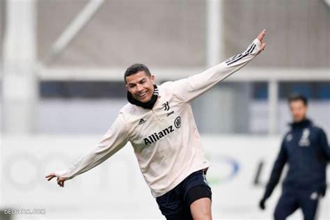 40 عکس باکیفیت کریستیانو رونالدو برای والپیپر موبایل و کامپیوتر