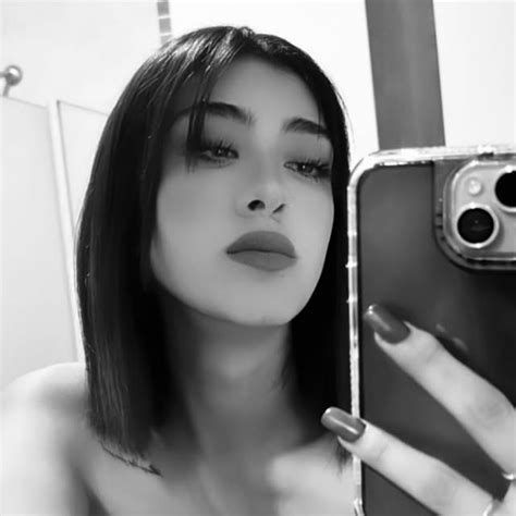 ѕтαяgιяℓ Andreeita Priv • Threads Say More