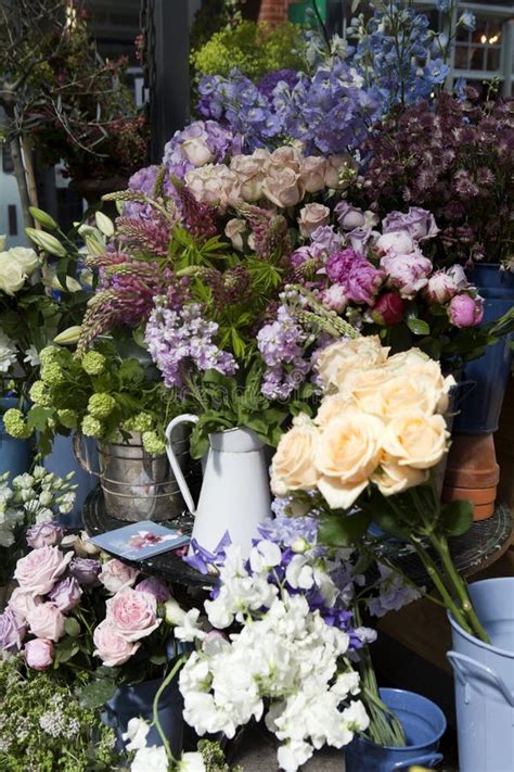 Rose Et Lis Photo Stock Image Du Couleur Lumineux Accroissement