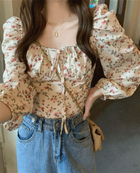프리헉 마리 러블리 플라워 스퀘어넥 프렌치 퍼프 리본 블라우스 셔츠
