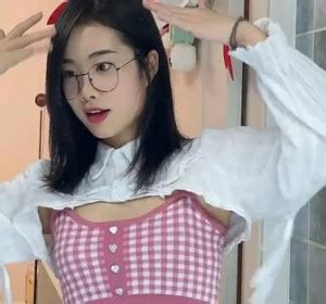 发错朋友圈的裸舞视频被朋友转发后悔不已 快抖XOXO