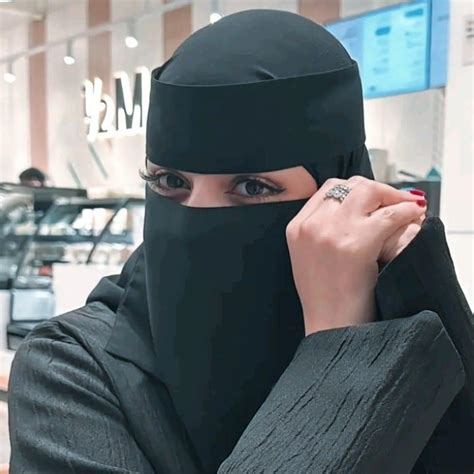 فتاة عربية On Reels